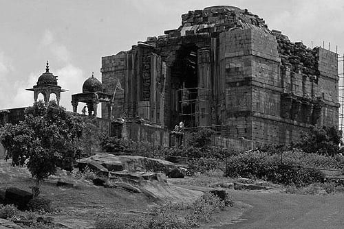 Send Perfumes to Behea